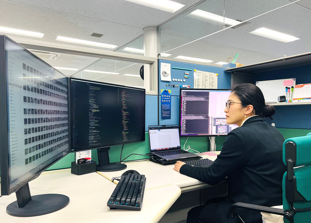 やってみたい気持ちに忠実な日髙研究員。海を愛する少女が「海洋ごみAI」の研究者になるまで｜JAMSTEC BASE